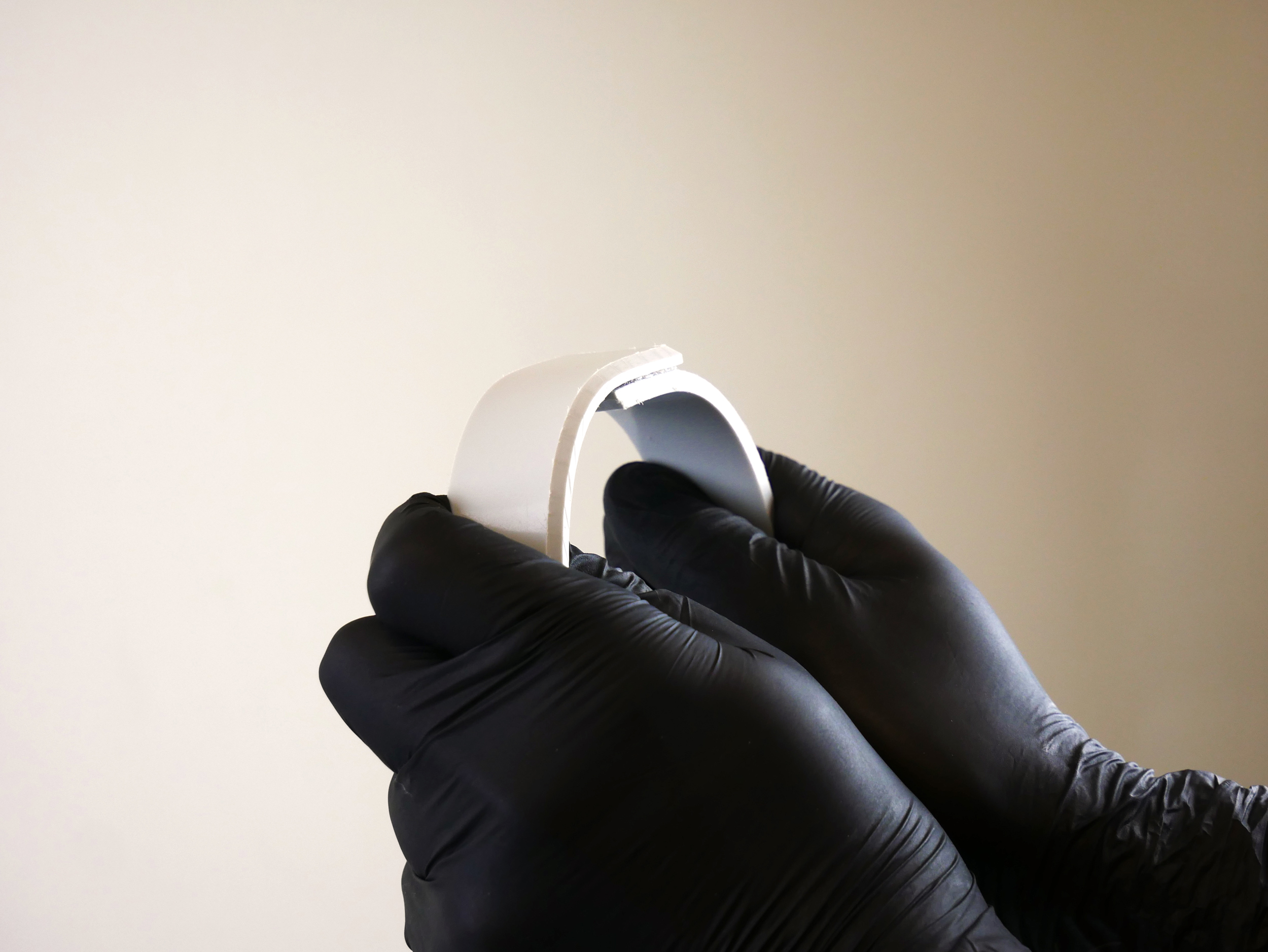 Miten Polyeteenin liimaus onnistuu helposti Hotmelt Oy